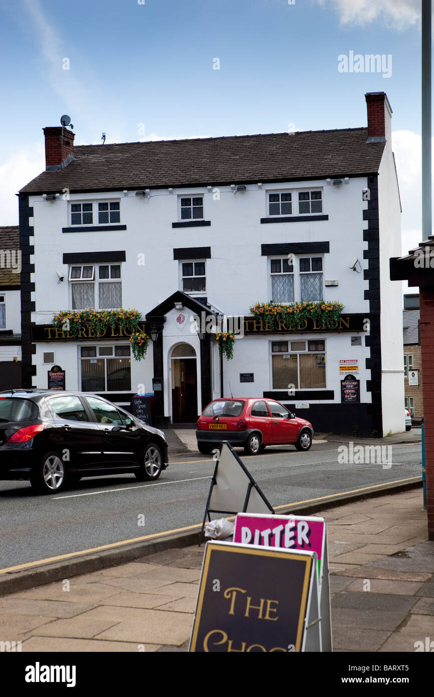 Lion public house hi-res stock photography and images - Alamy