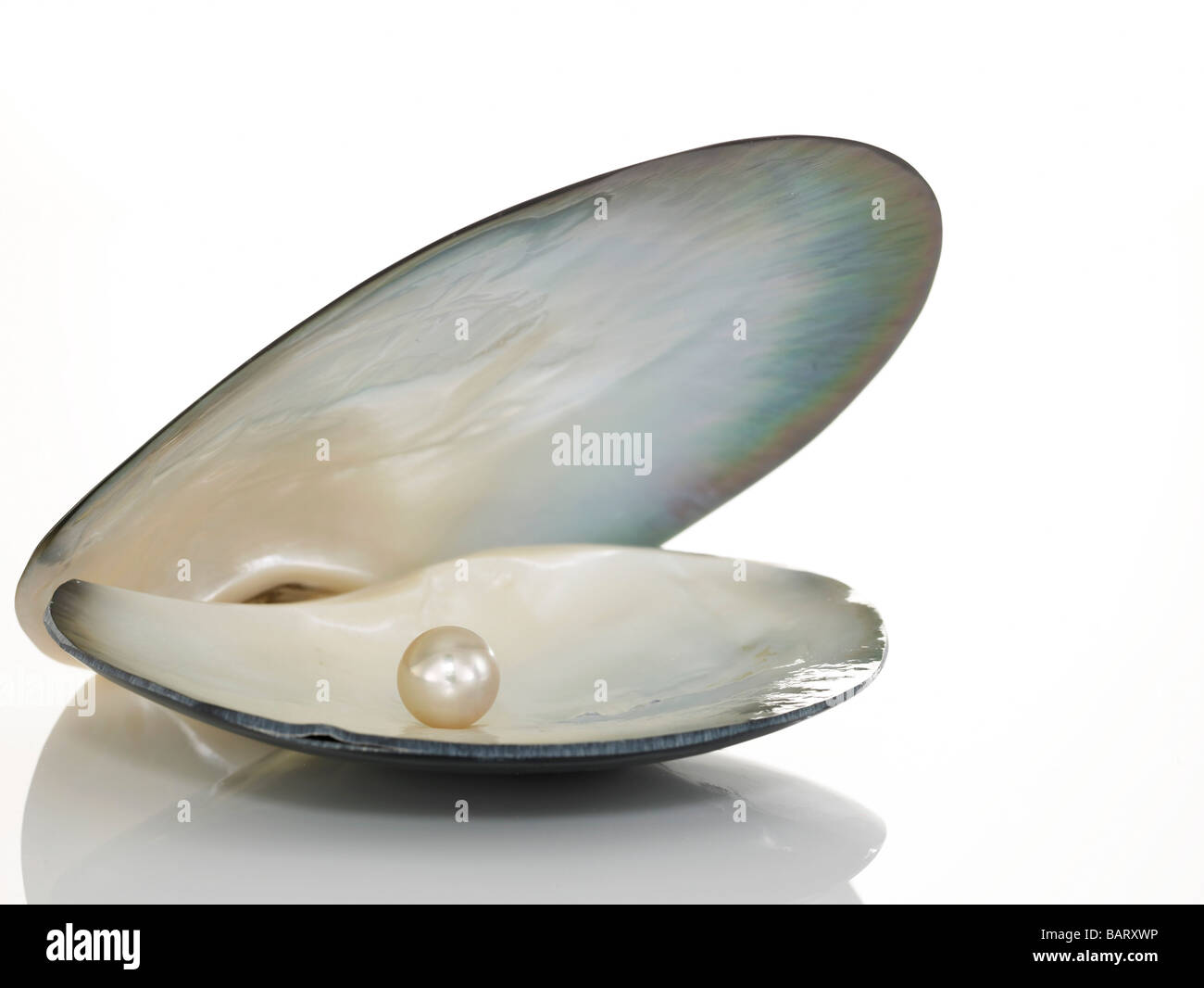 Pearl jewelry photos hi-res stock photography and images - Alamy