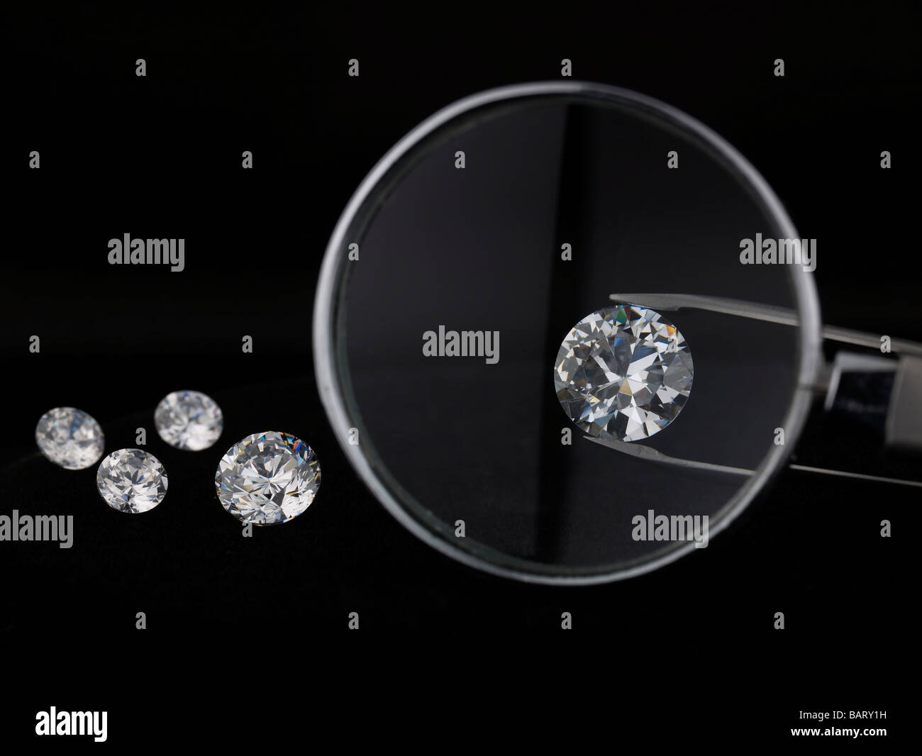 Diamond magnifying glass hi-res stock photography and images - Alamy