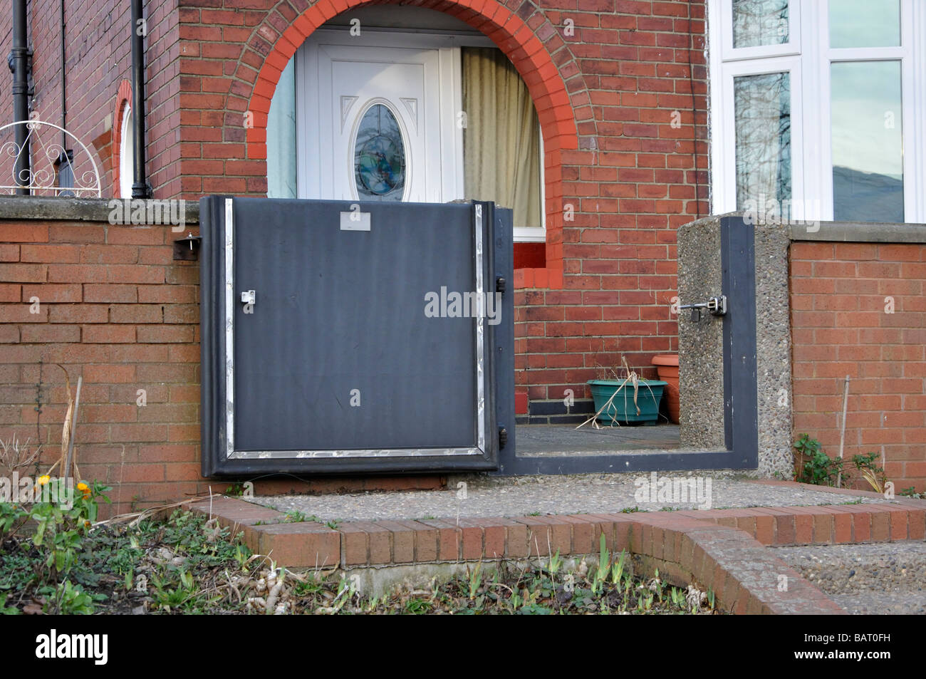 Flood Gate House High Resolution Stock Photography and Images - Alamy