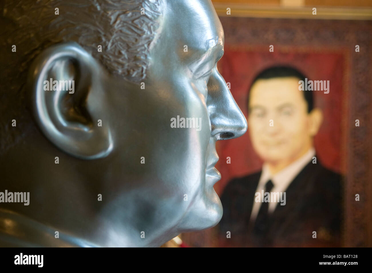 Cairo museum bust hi-res stock photography and images - Alamy