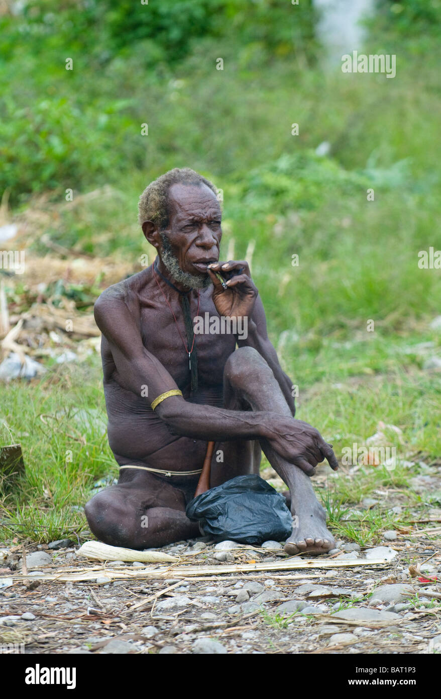 Papuan man Wamena Papua Indonesia Stock Photo - Alamy