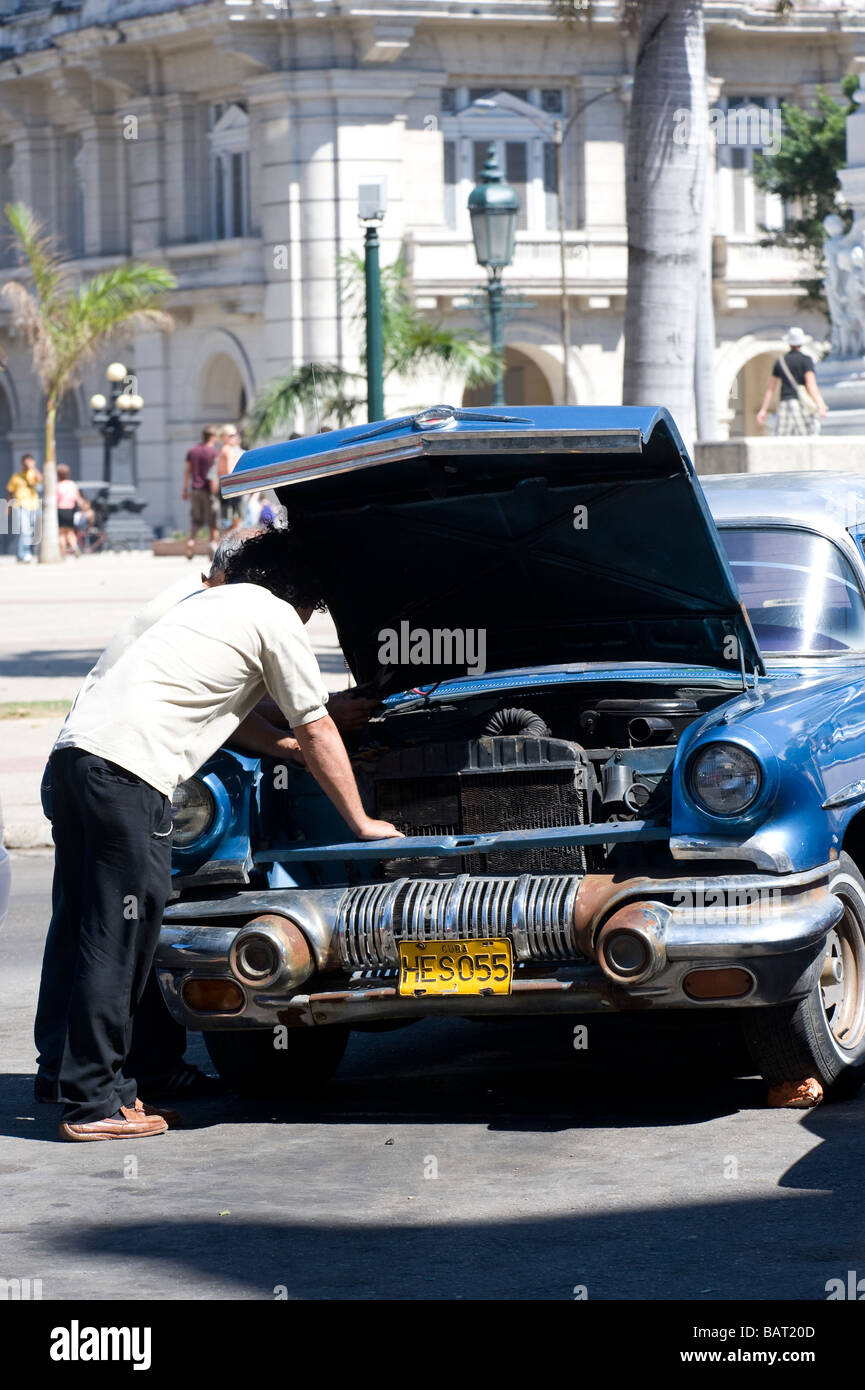 Fixing up a classic car hi-res stock photography and images - Alamy