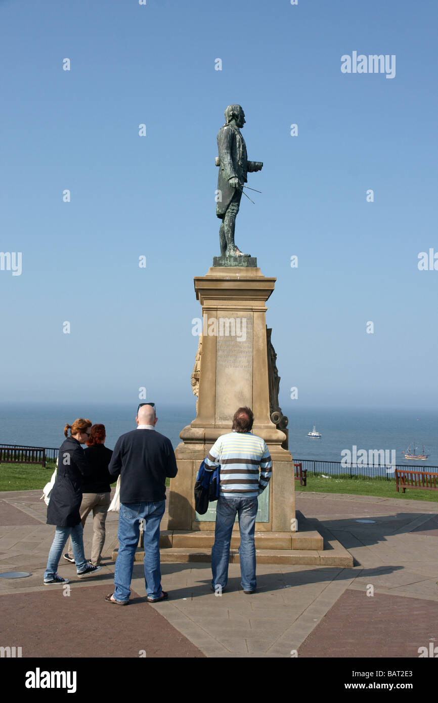 Captain cook statue whitby hi-res stock photography and images - Alamy
