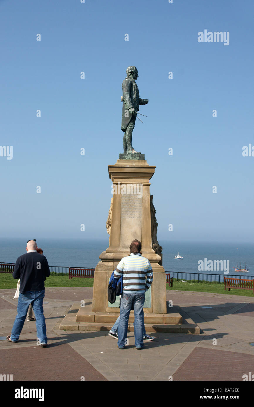 Captain cook statue whitby hi-res stock photography and images - Alamy