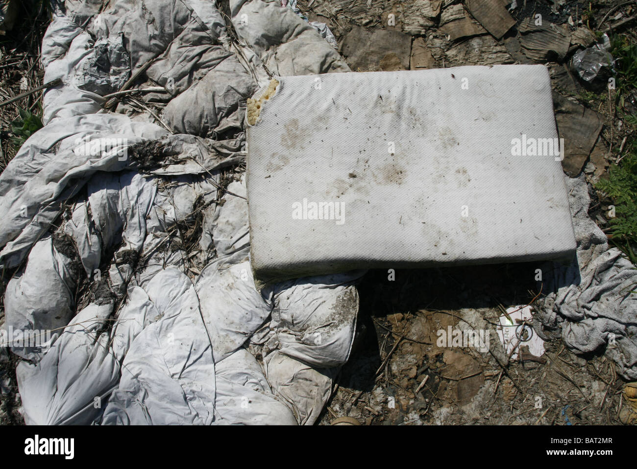 bed of homeless man person under bridge Stock Photo - Alamy