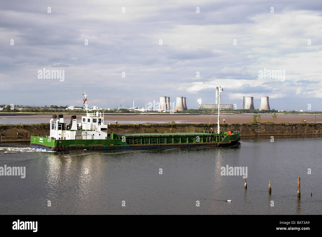Manchester ship canal barge hi-res stock photography and images - Alamy