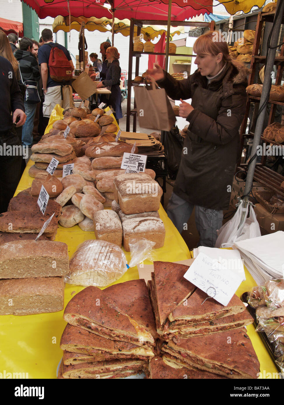 Market stall bread hi-res stock photography and images - Alamy
