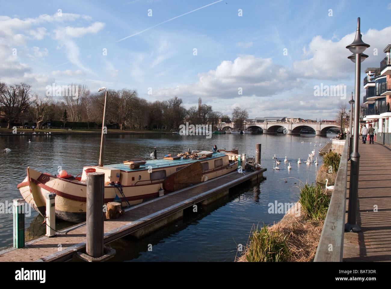 Houseboat river thames hi-res stock photography and images - Alamy