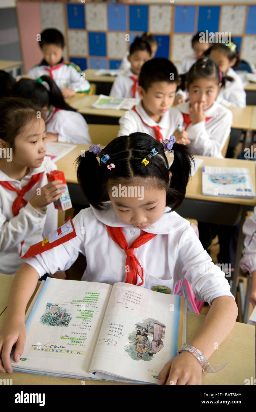 Chinese students school uniforms hi-res stock photography and images ...