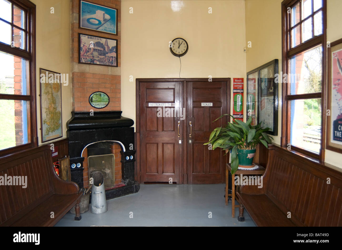 Waiting room and nostalgic memorabilia - Great Central Railway, Quorn ...