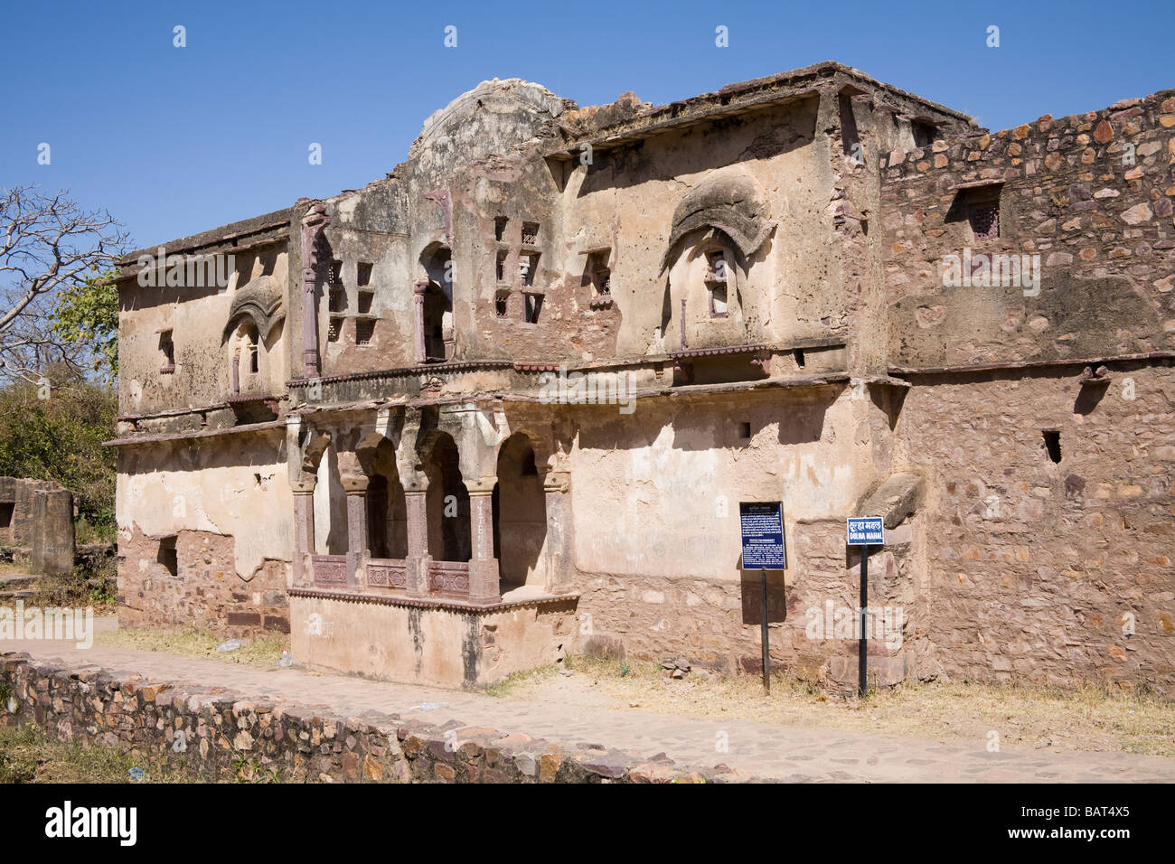 Ranthambore national park palace hi-res stock photography and images ...