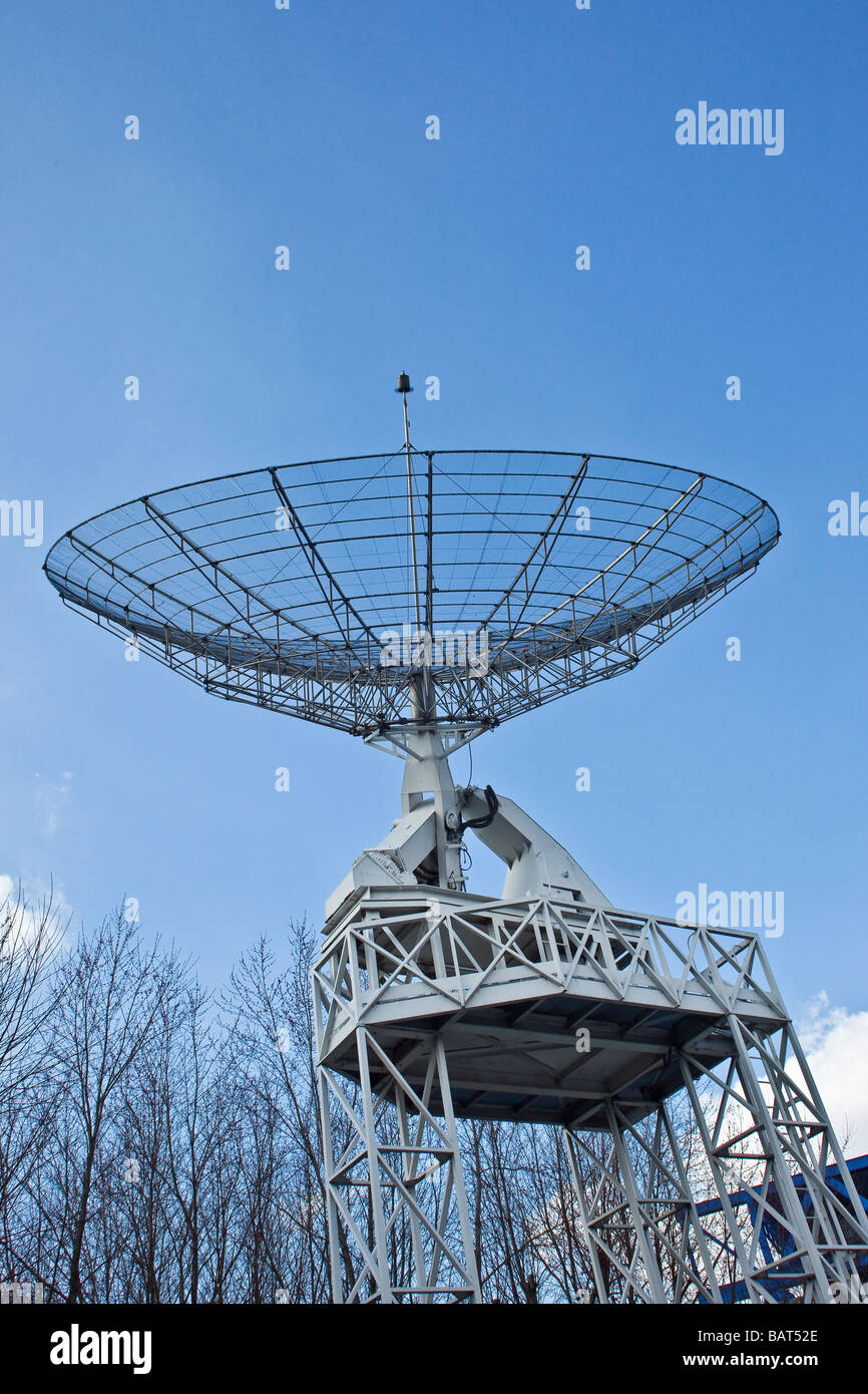 Satellite receiving antenna hi-res stock photography and images - Alamy
