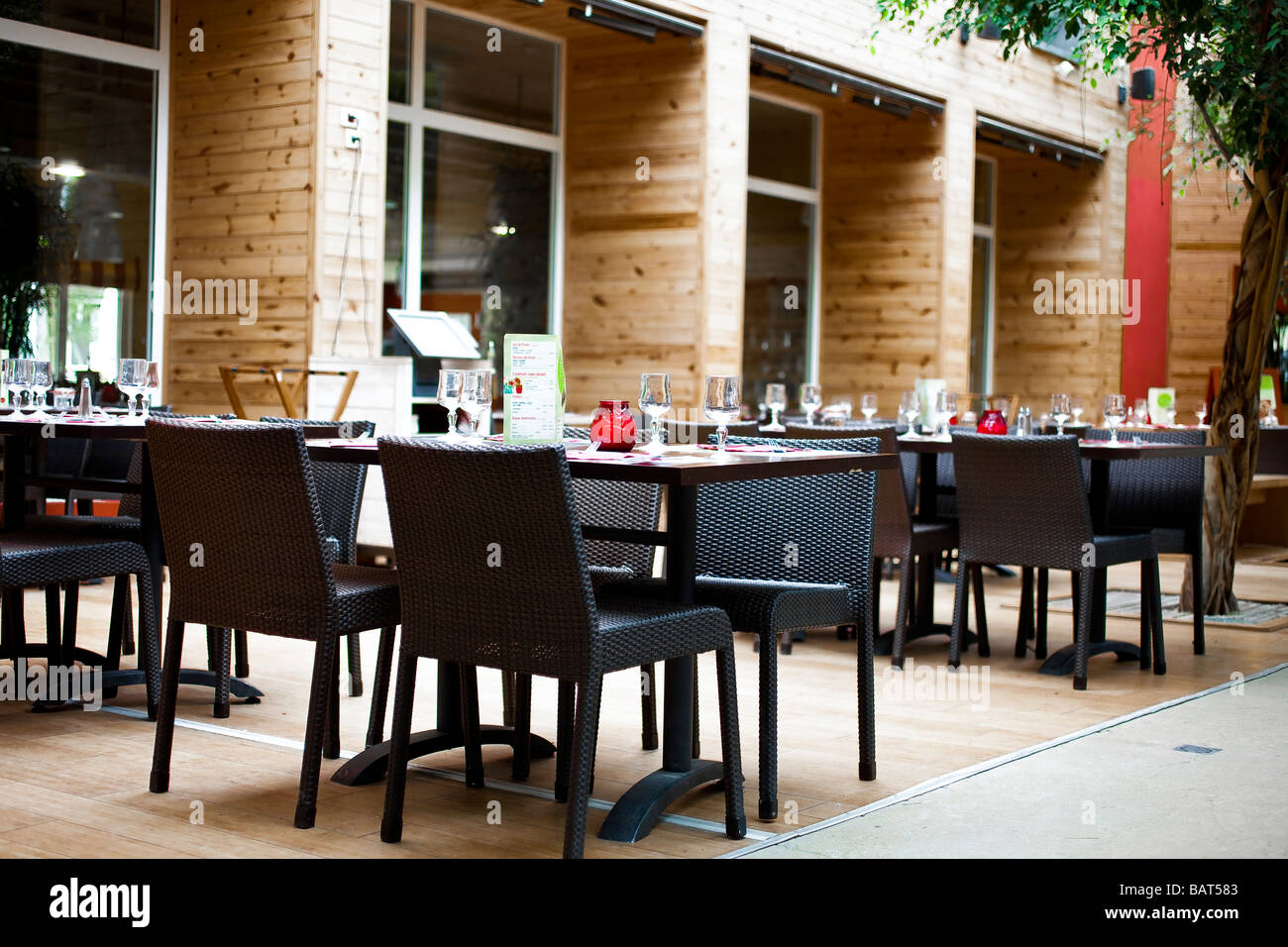Open place restaurant hi-res stock photography and images - Alamy