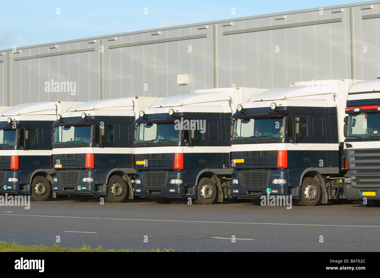 Loading dock trucks hi-res stock photography and images - Alamy