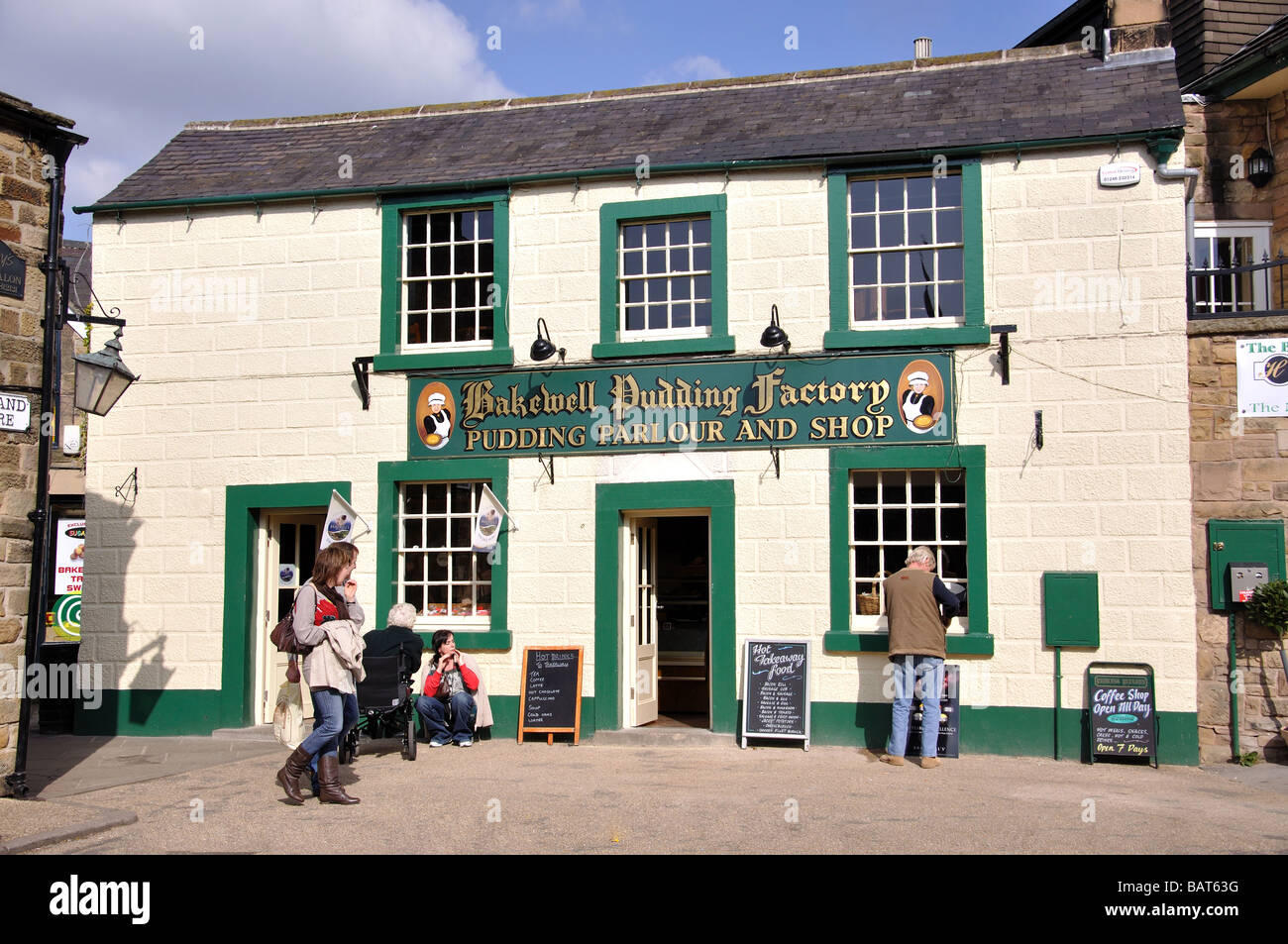 Bakewell puddings shop hi-res stock photography and images - Alamy