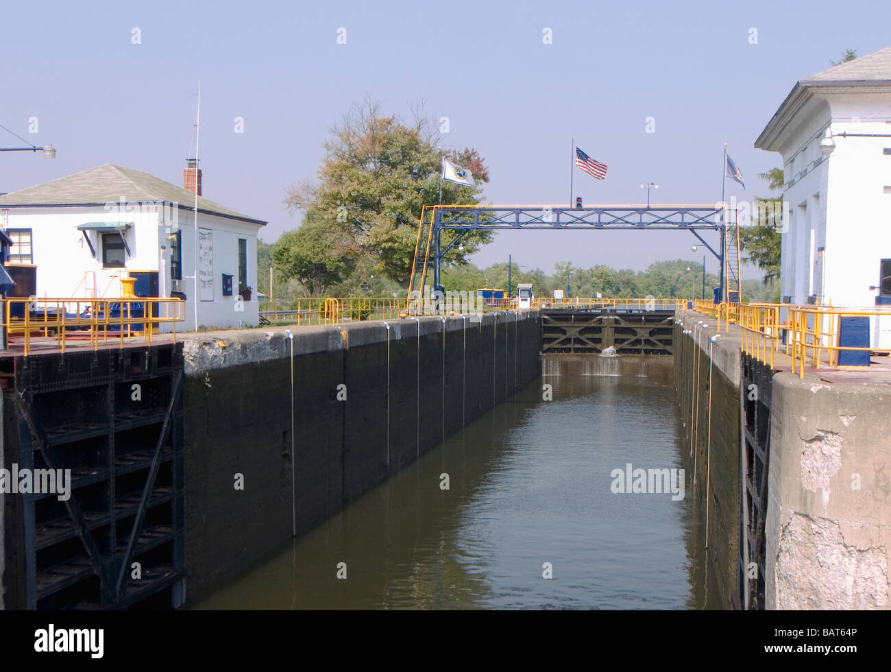 Empty canal lock hi-res stock photography and images - Alamy
