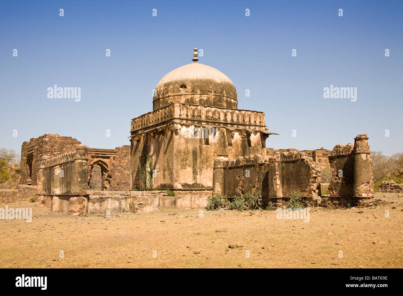 A Dargah, in Ranthambhore Fort, Ranthambhore National Park, Rajasthan ...
