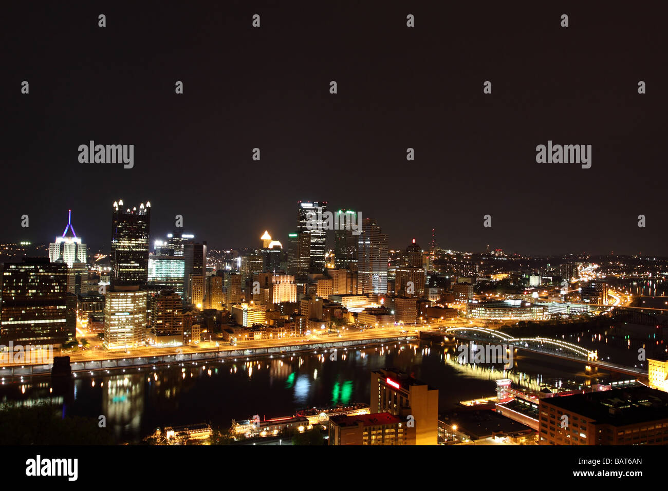 Pittsburgh skyline at Night Stock Photo - Alamy