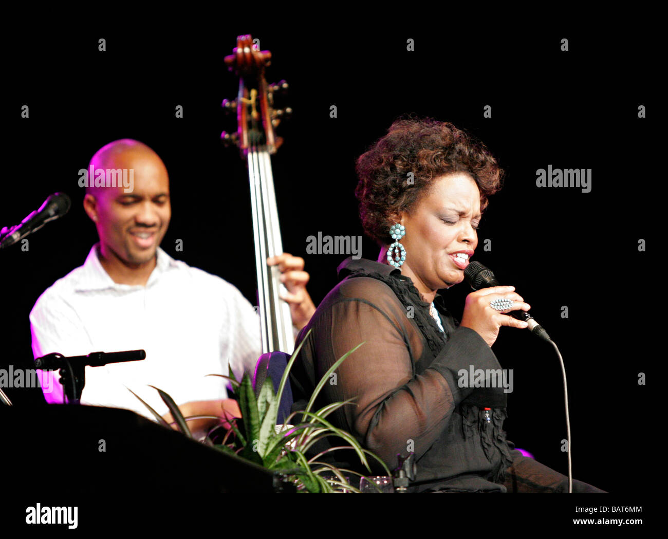 Dianne reeves hi-res stock photography and images - Alamy