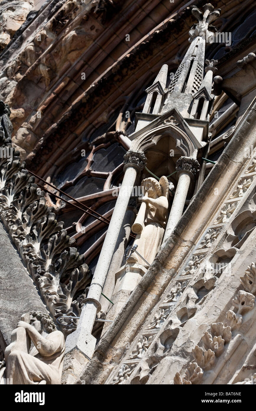 Statue detail from Cathedral of Reims Stock Photo - Alamy