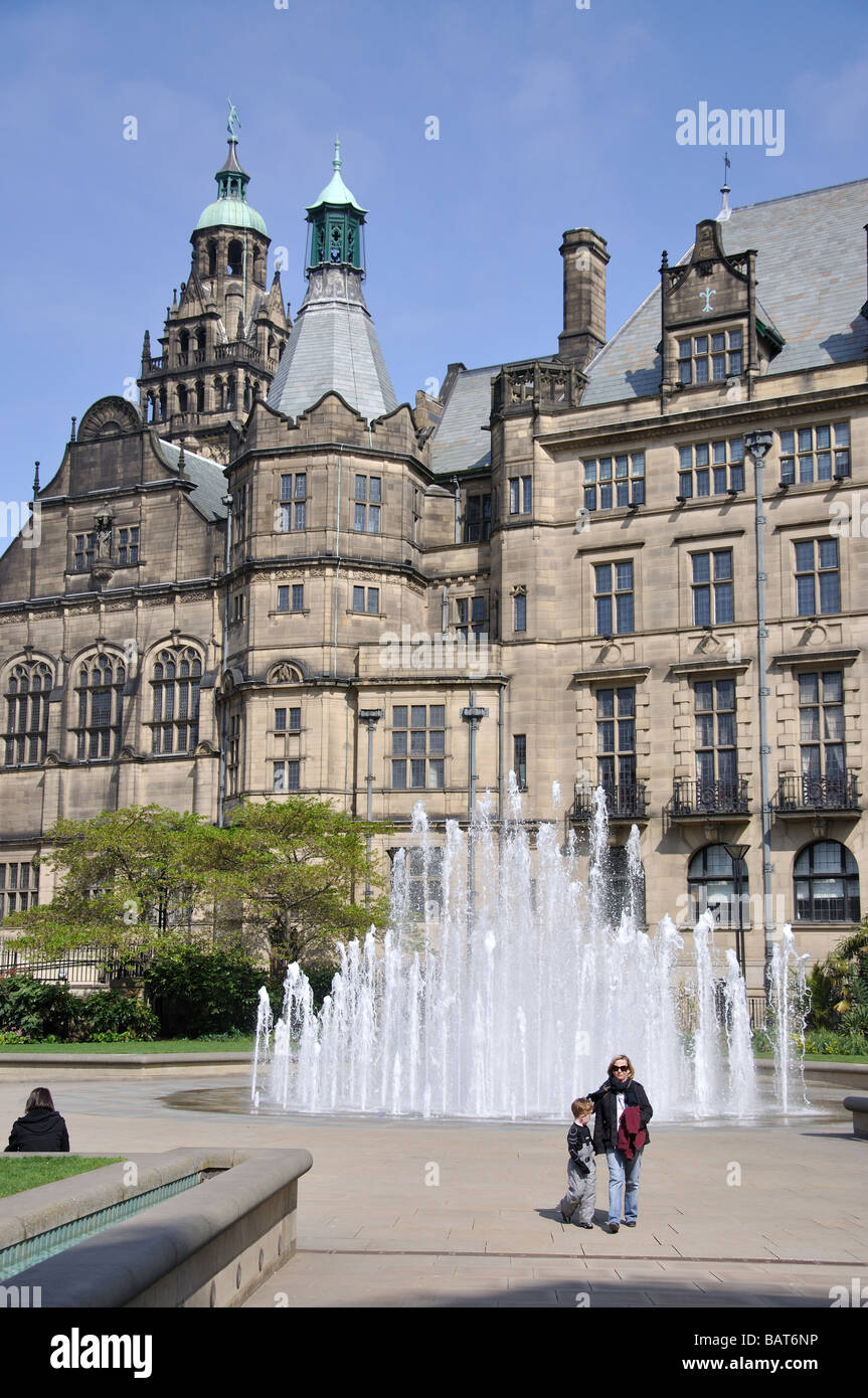 Peace Gardens and Sheffield Town Hall, Millennium Square, Sheffield ...