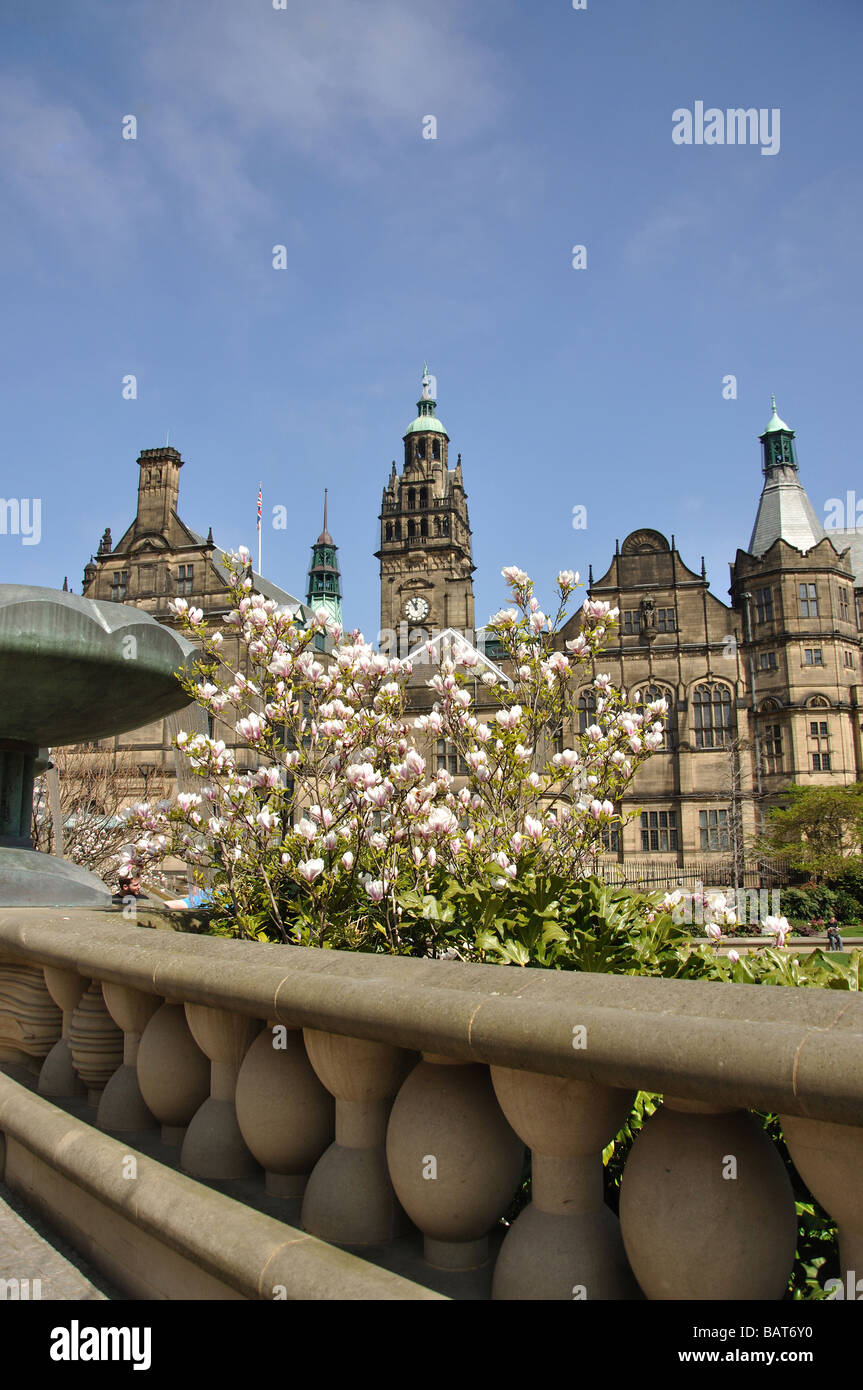 Peace Gardens and Sheffield Town Hall, Millennium Square, Sheffield ...