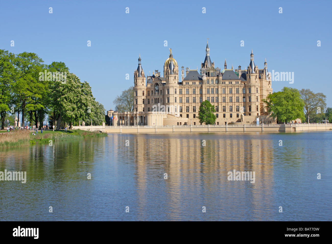 Schwerin Castle and Lake in Mecklenburg Western-Pomerania Stock Photo ...