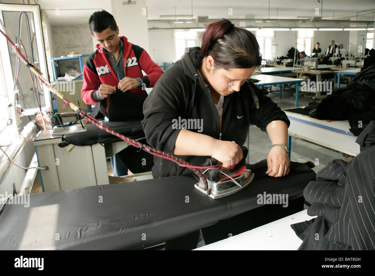 Textiles workers hi-res stock photography and images - Alamy