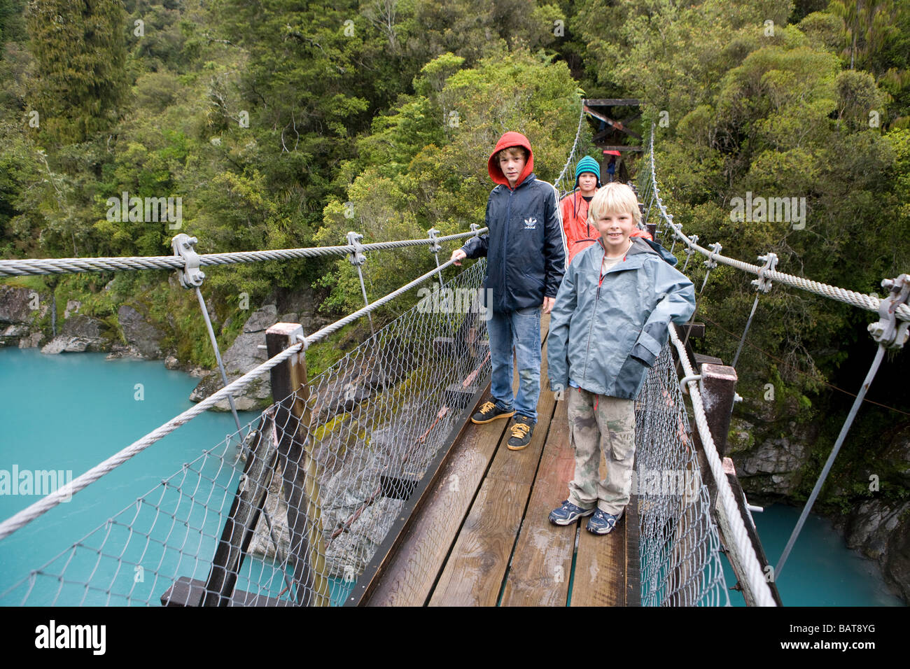 Children bridge new zealand hi-res stock photography and images - Alamy