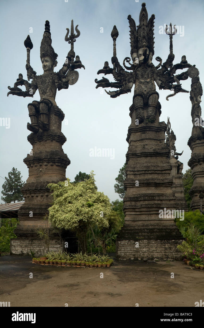 Sala Keo Kou, A park with very large concrete statues / sculptures ...