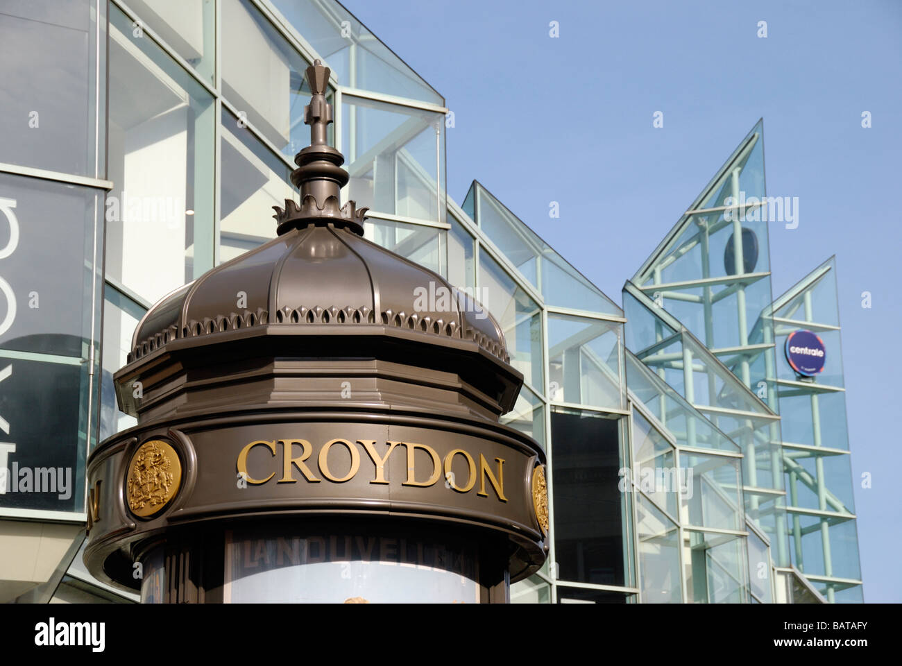 Croydon sign and Centrale Shopping Centre North End Croydon Surrey ...
