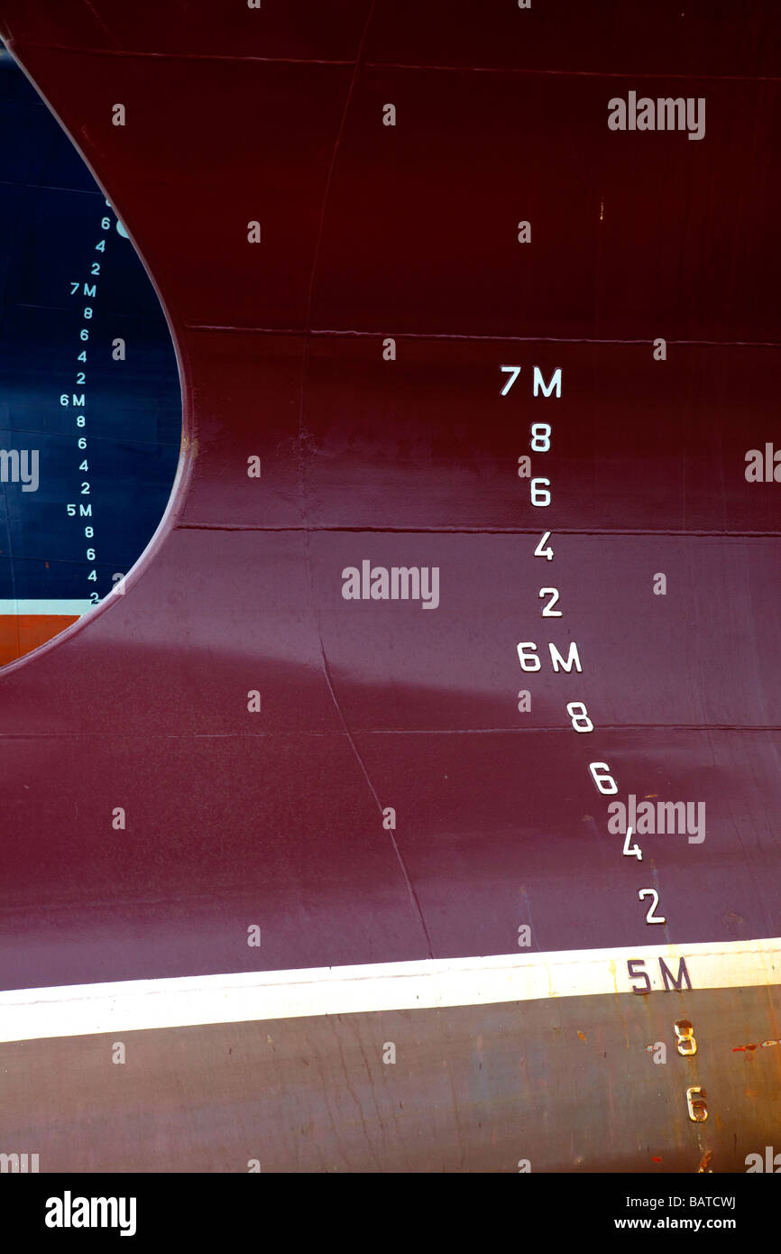 Plimsoll line on boat hi-res stock photography and images - Alamy