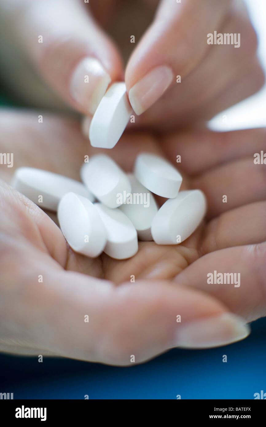 Close up od holding hands hi-res stock photography and images - Alamy