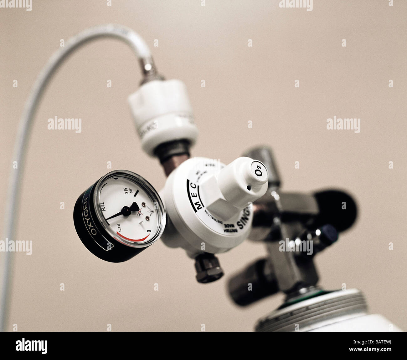Oxygen pressure gauge hi-res stock photography and images - Alamy