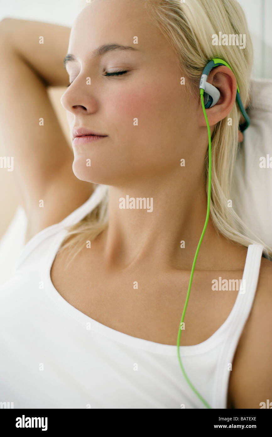 Ears listening speaker hi-res stock photography and images - Alamy