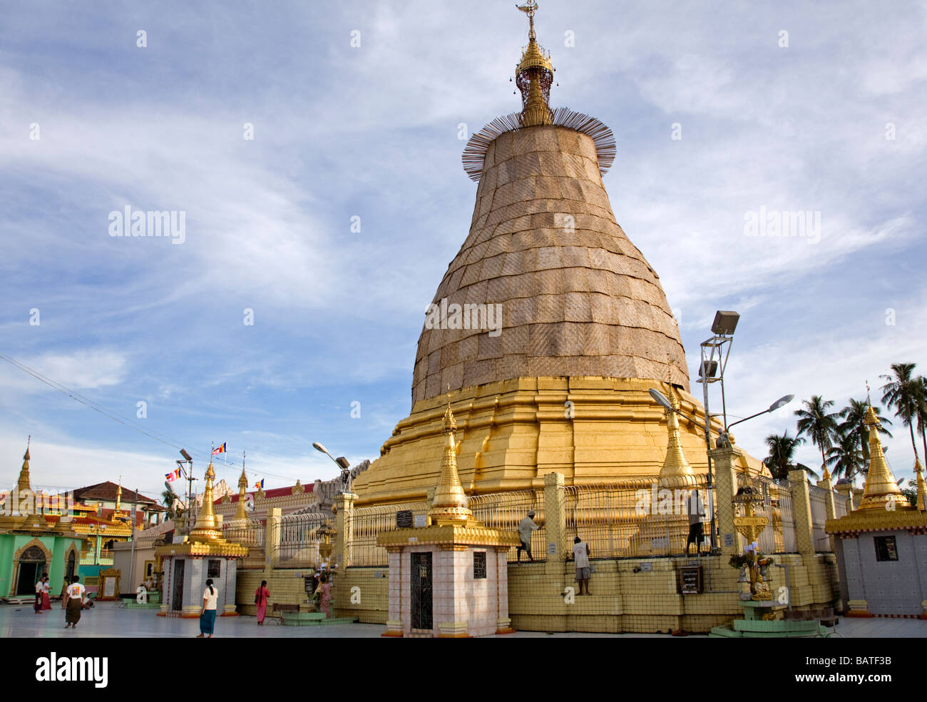 Botataung temple hi-res stock photography and images - Alamy