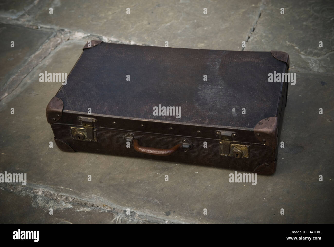 Old fashioned suitcase on the ground Stock Photo - Alamy