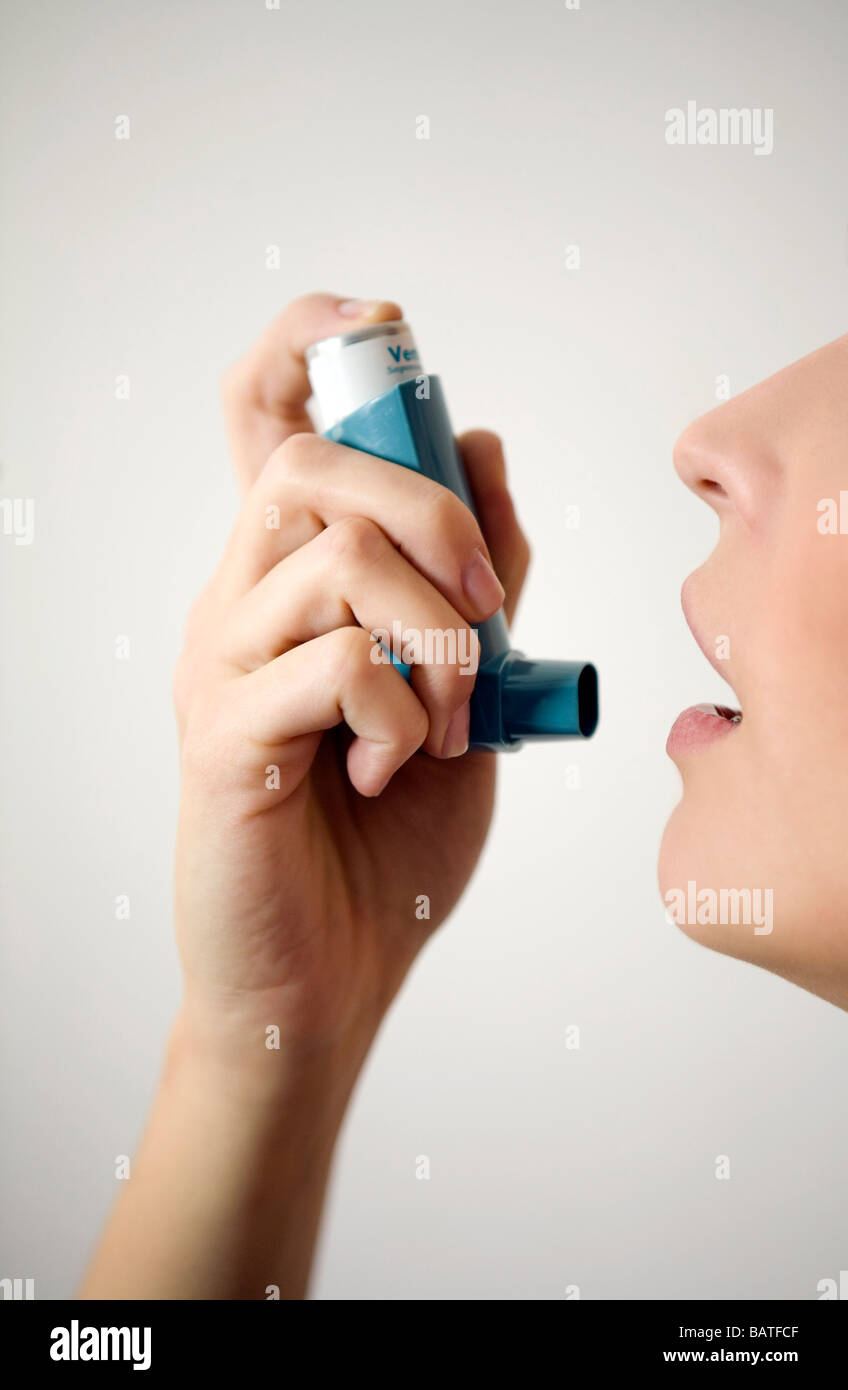 young woman with inhaler Stock Photo - Alamy