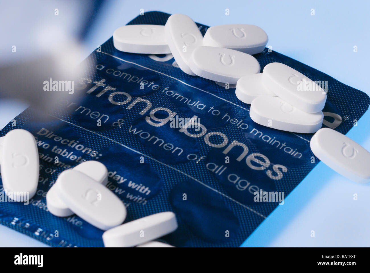 Calcium magnesium caplet hi-res stock photography and images - Alamy