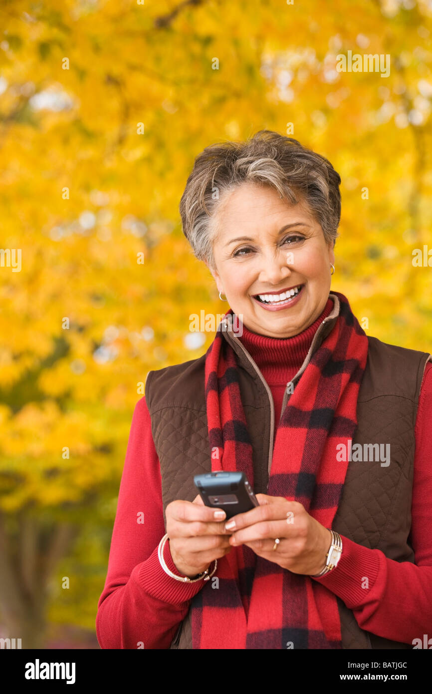 African woman holding cell phone hi-res stock photography and images ...
