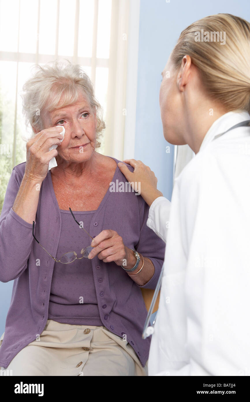 Breaking bad news general practitioner hi-res stock photography and ...