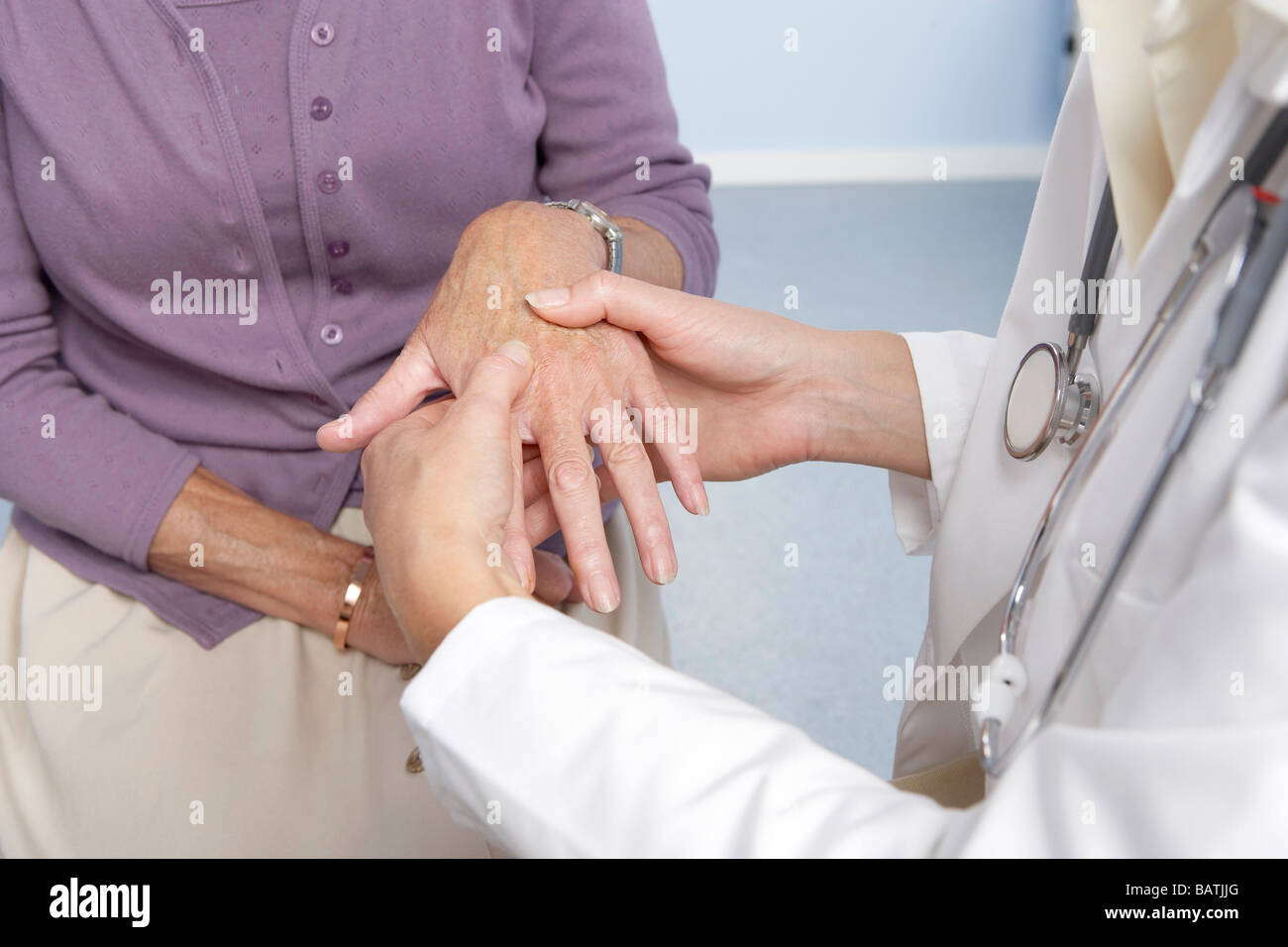 Rheumatoid arthritis doctor hi-res stock photography and images - Alamy
