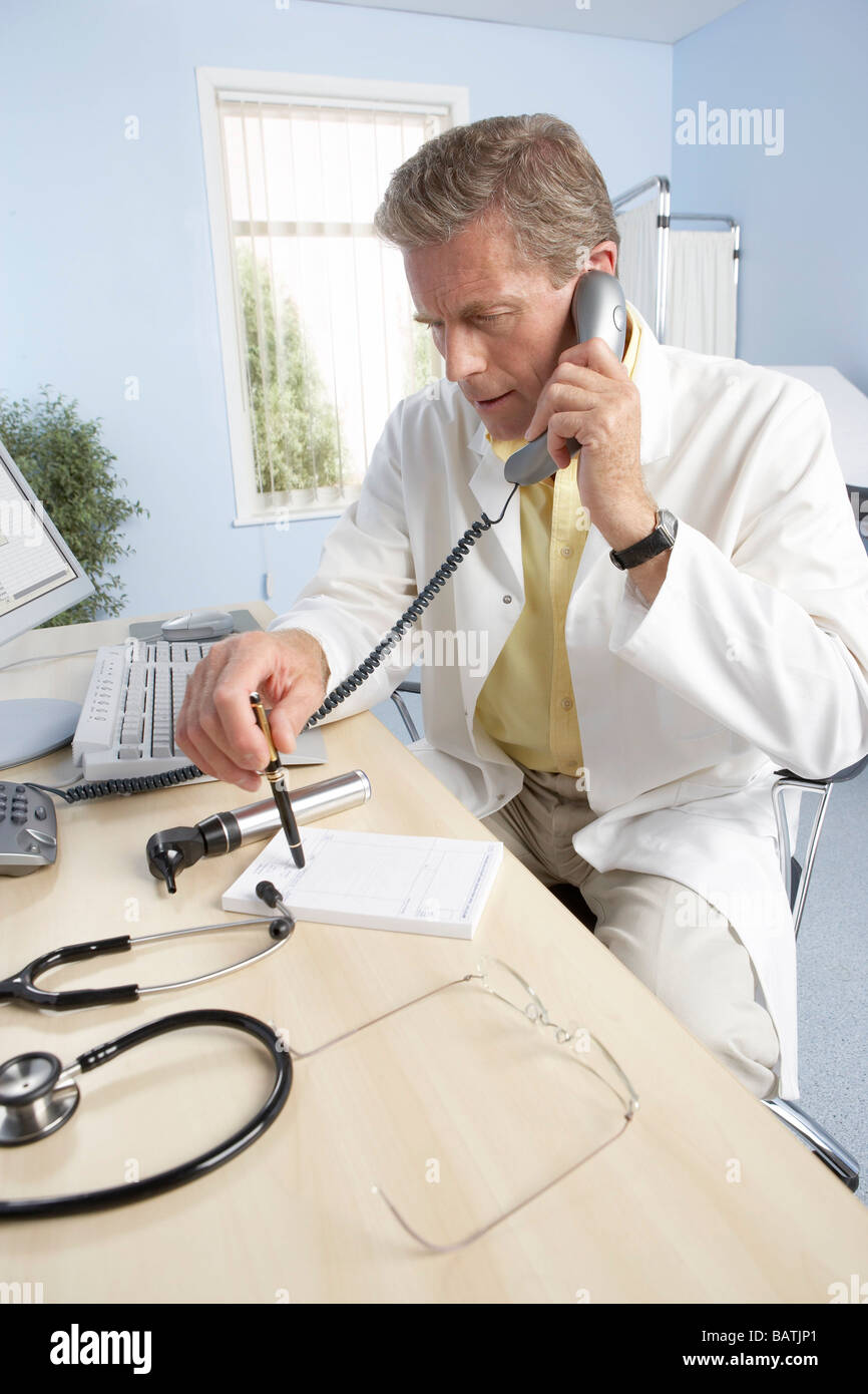 Hospital electronic record keeping hi-res stock photography and images ...