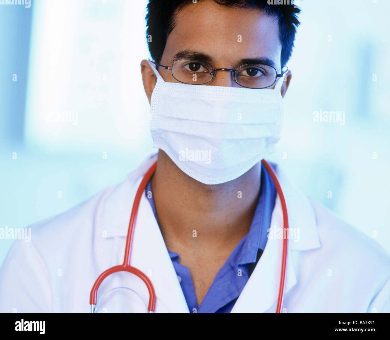 Doctor wearing a facemask Stock Photo - Alamy