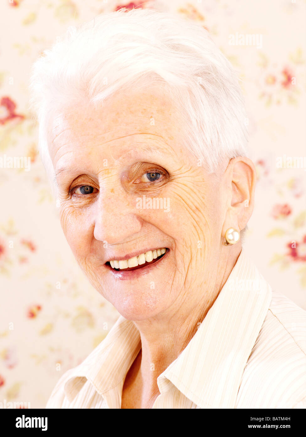 Senior woman smiling Stock Photo - Alamy