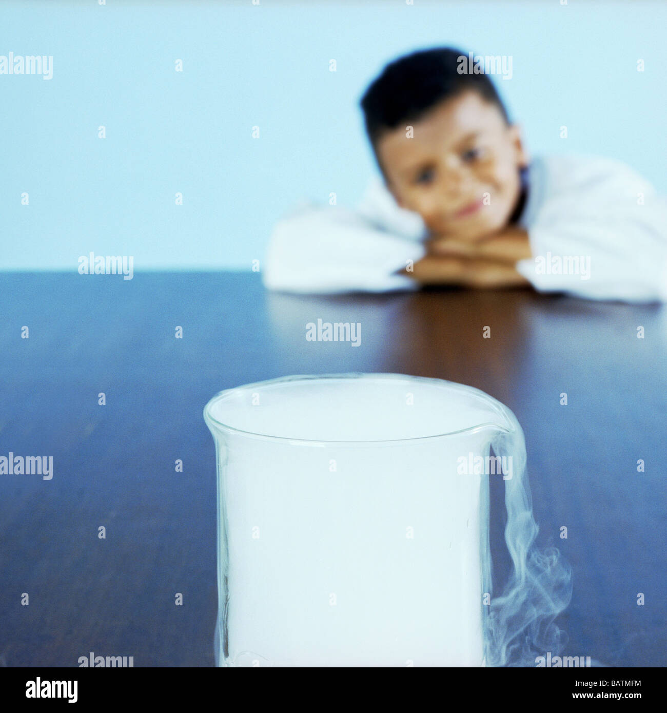 Sublimation dry ice beaker hi-res stock photography and images - Alamy