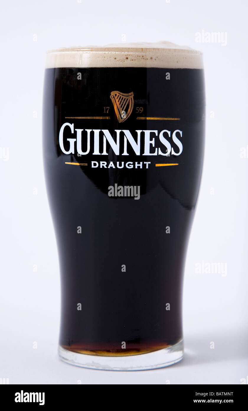 Pint of guinness hi-res stock photography and images - Alamy