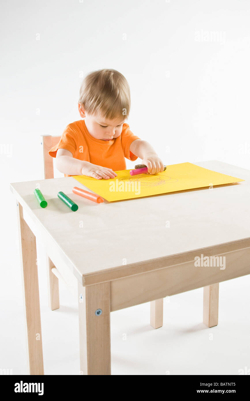 small boy drawing with colorful crayons Stock Photo - Alamy