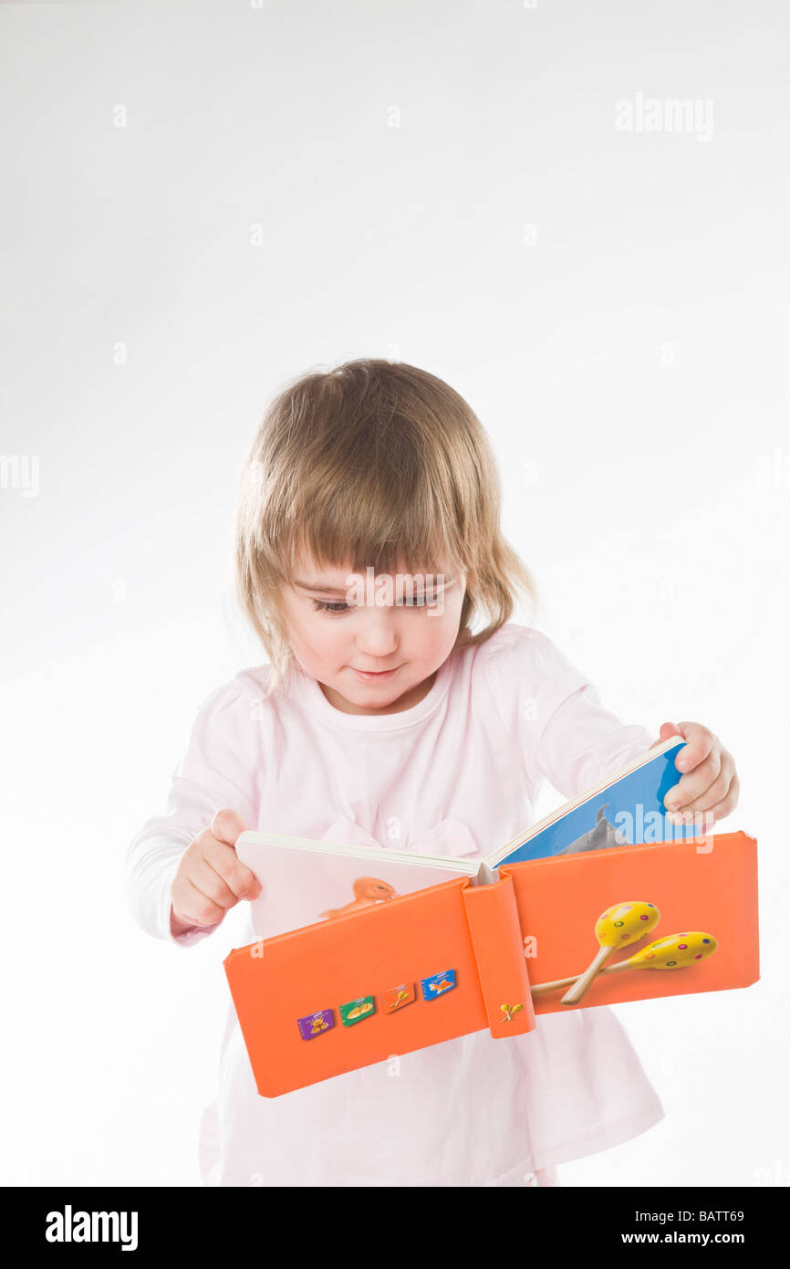 small girl reading book Stock Photo - Alamy